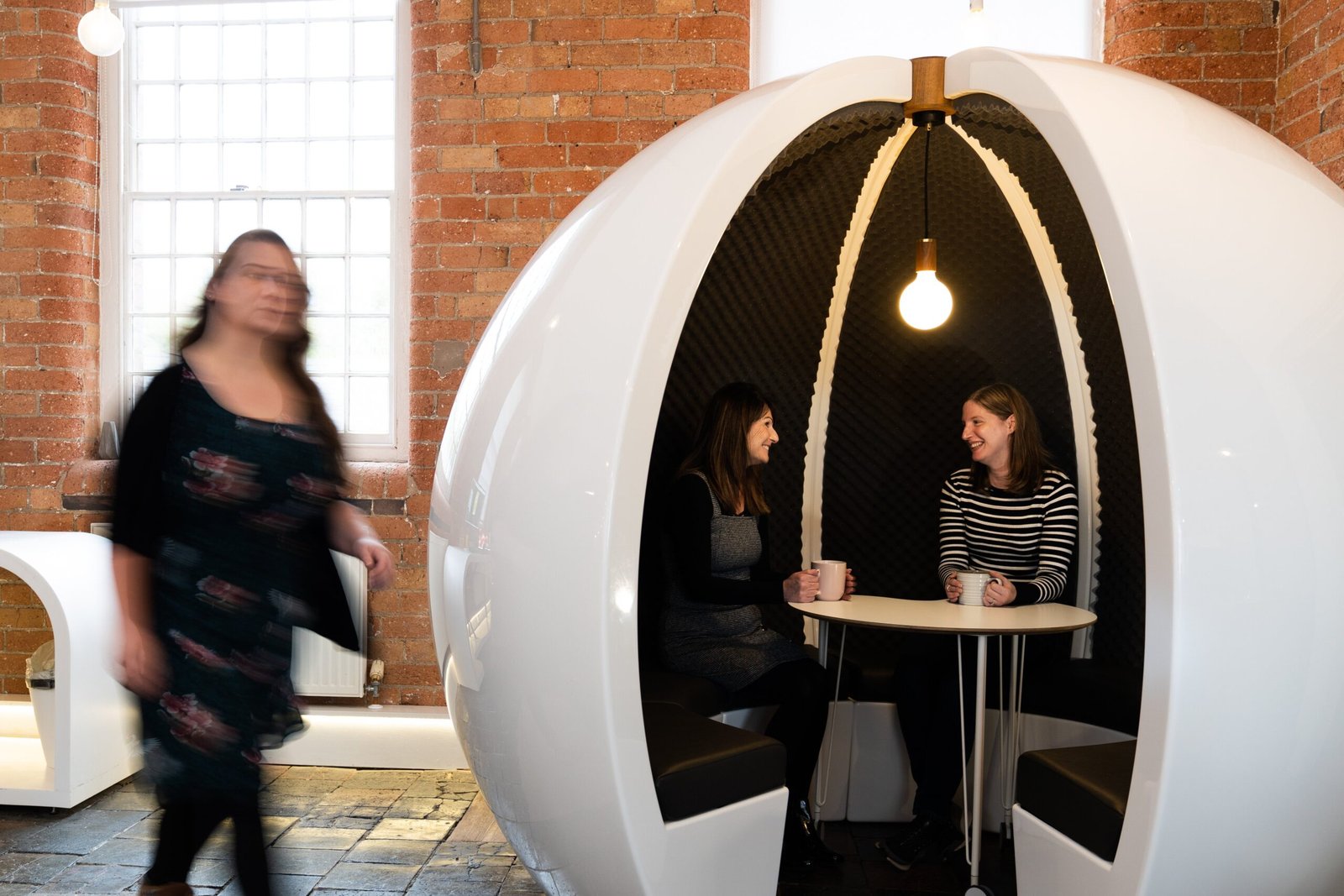 Escape Pod - 7 Person - The Meeting Pod Company