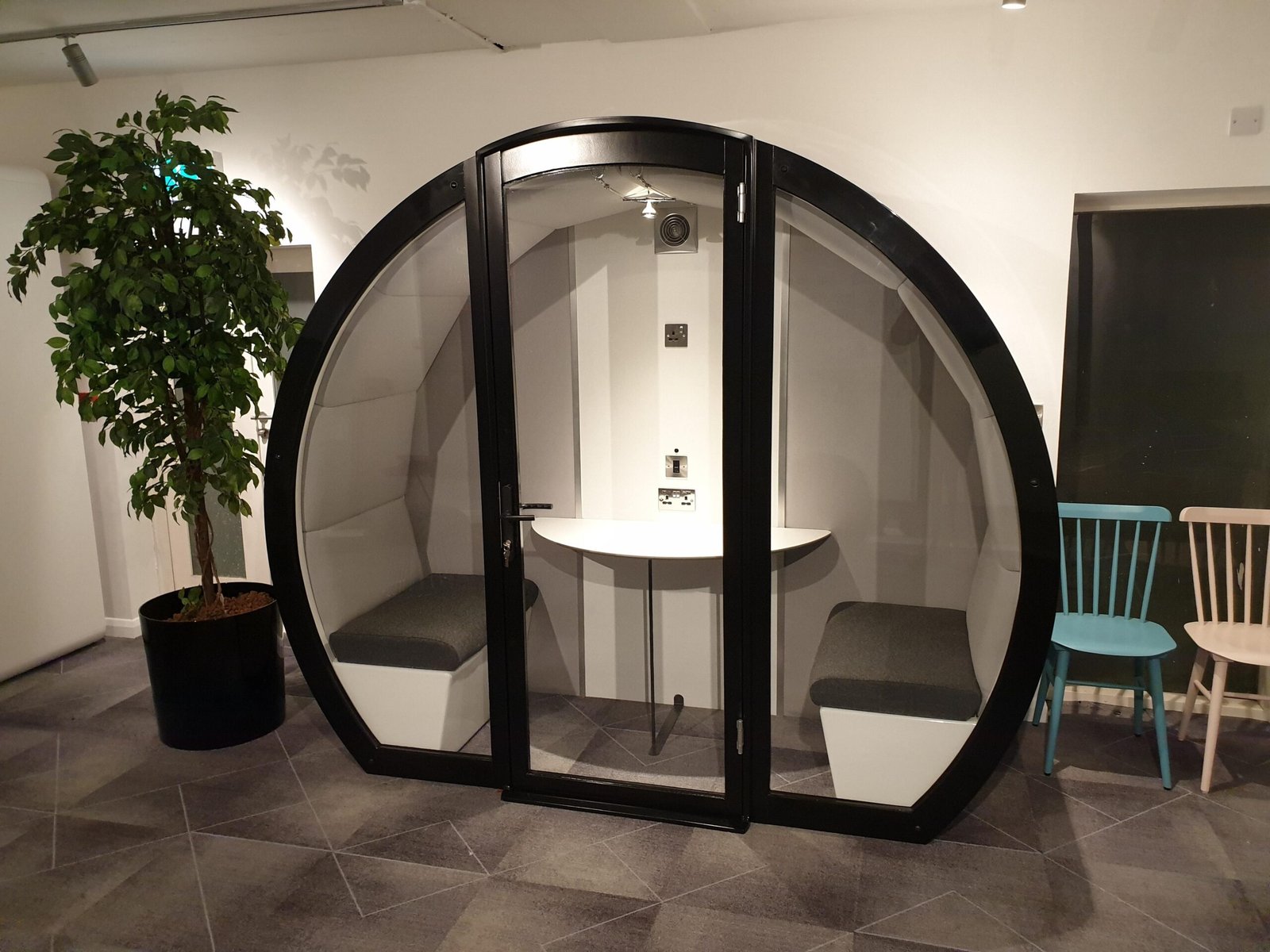 Meeting Pod - 2 Person Enclosed - The Meeting Pod Company