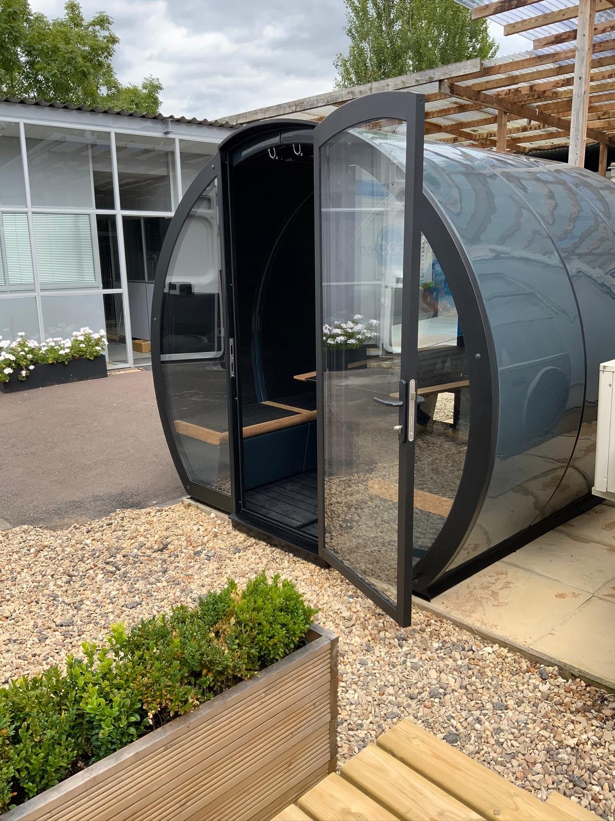 Outdoor Pod - 6 Person Enclosed - The Meeting Pod Company